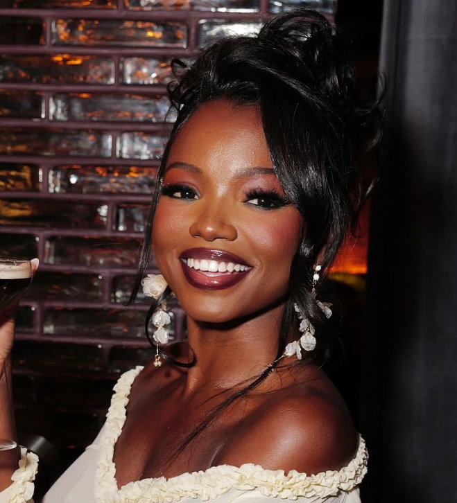 Love Island USA's Chelley Bissainthe's Žavingas šypsenos