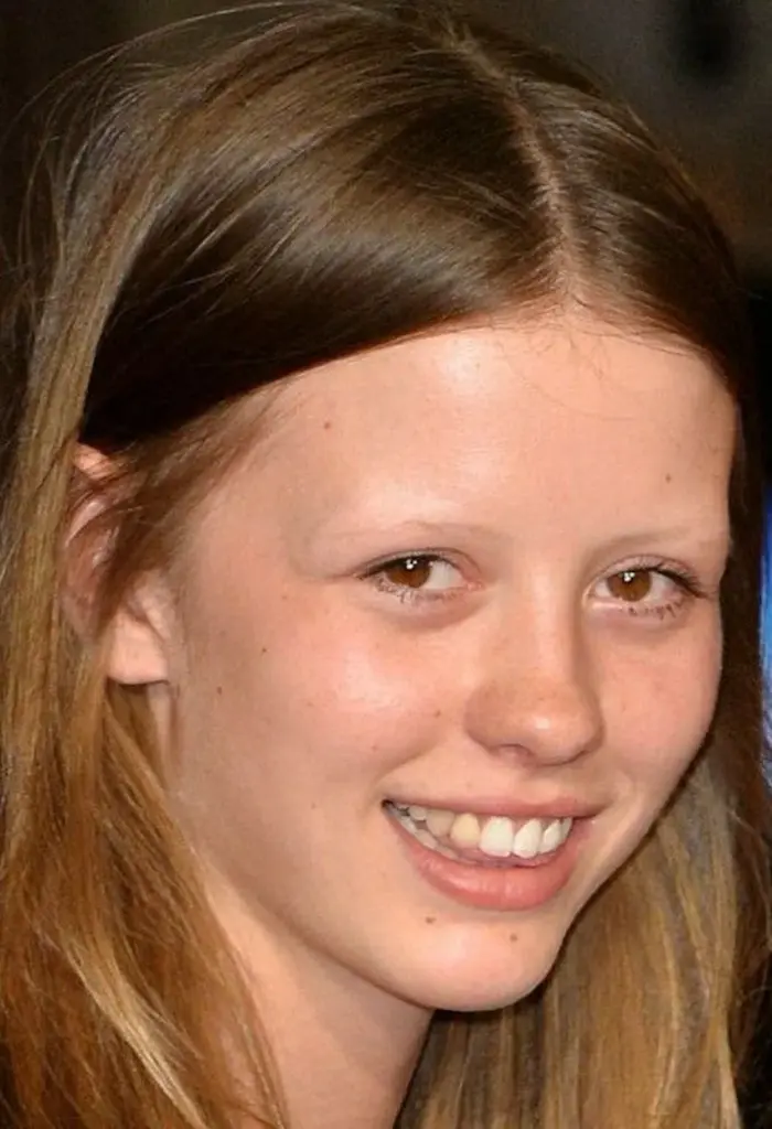 🤩 Mia Goth dantys (Senas/Naujas): Prieš ir po