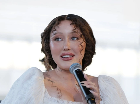 Noah Cyrus's Teeth: Before and After | LEMA