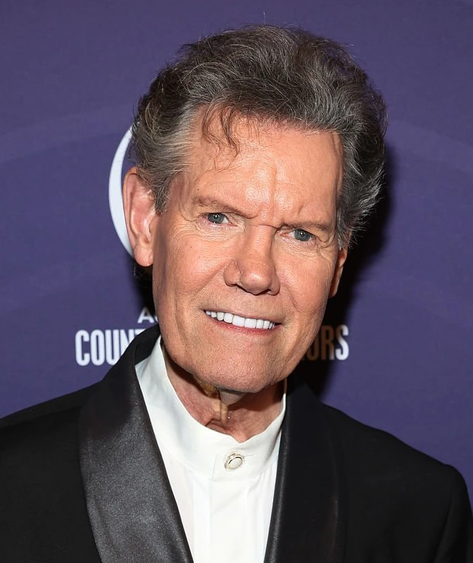 Randy Travis Karon: Ang iyang Pagbag-o sa Ngipon sa Wala pa ug Human