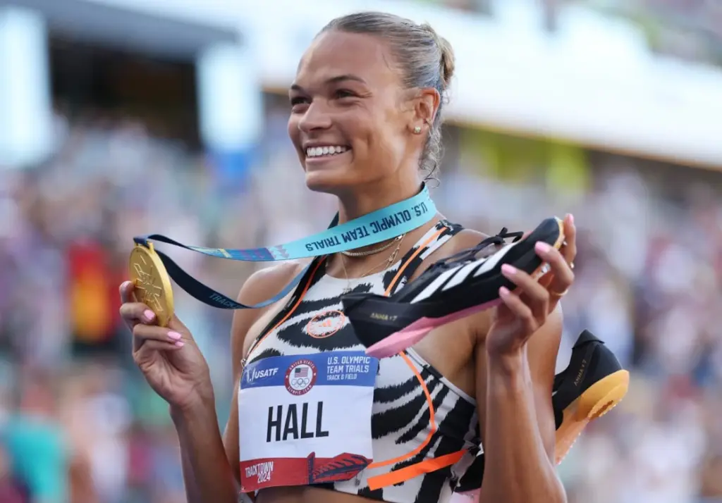 De Gebitstransformatie van Anna Hall door de Jaren Heen