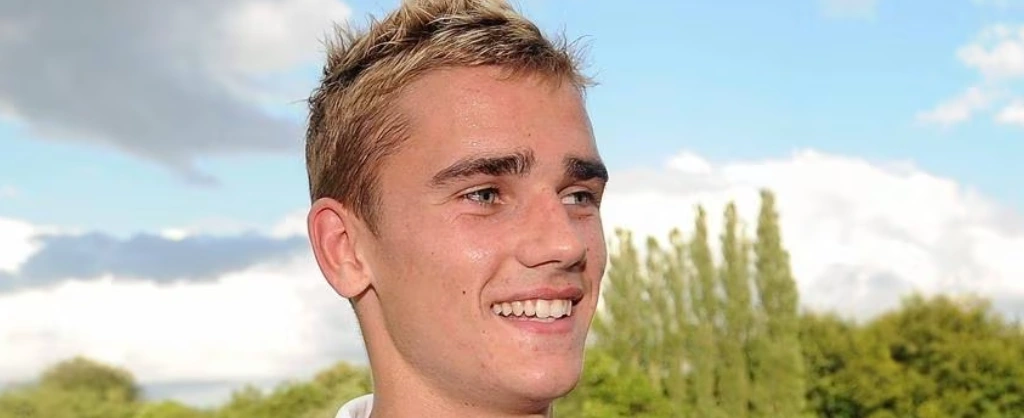 Antoine Griezmanna zobu pārveidojums – pirms un pēc
