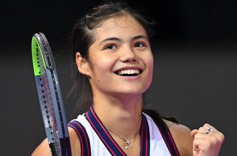 Transformarea dinților lui Emma Raducanu de-a lungul anilor | Lema ...