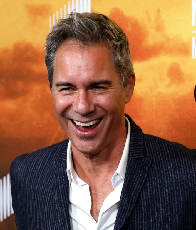 Transformatie van de tanden van Eric McCormack - Voor en na