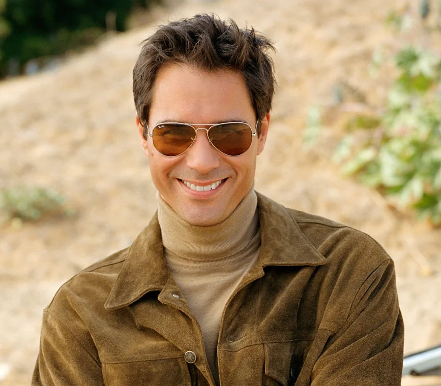 🦷Can You Fix a Broken Tooth by Gluing The Tooth with Super Glue? | LEMA