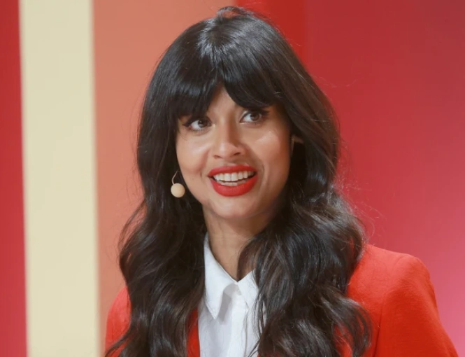 Tanden van Jameela Jamil: Prachtige Glimlach