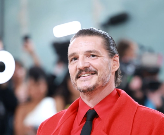 Μεταμόρφωση των Δοντιών του Pedro Pascal: Πριν και Μετά