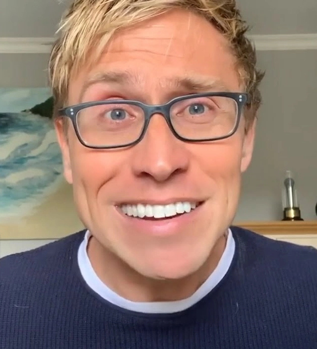 Transformarea dinților lui Russell Howard: Înainte și după | Lema ...