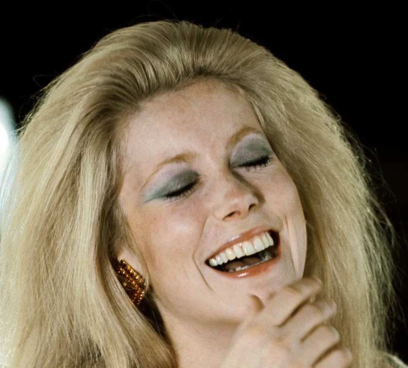 Grația zâmbetului Catherine Deneuve: O eleganță atemporală | Lema Dental Clinic