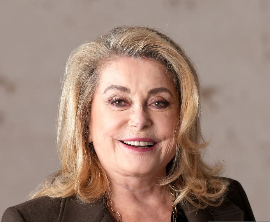 Grația zâmbetului Catherine Deneuve: O eleganță atemporală | Lema Dental Clinic