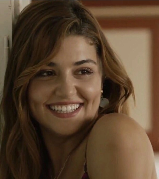 Transformación dental de Hande Erçel - Antes y Después | Lema Dental Clinic