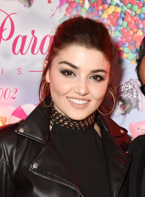 Transformación dental de Hande Erçel - Antes y Después | Lema Dental Clinic