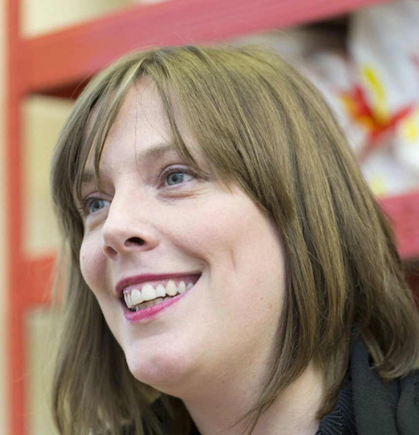 Vai Jess Phillips salaboja savus zobus