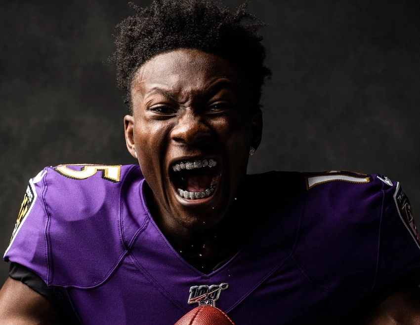 De gouden en diamanten tanden van Marquise “Hollywood” Brown