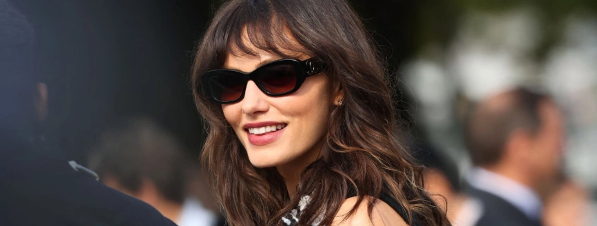 Phoebe Tonkin’s Teeth Transformation: Before and After | LEMA