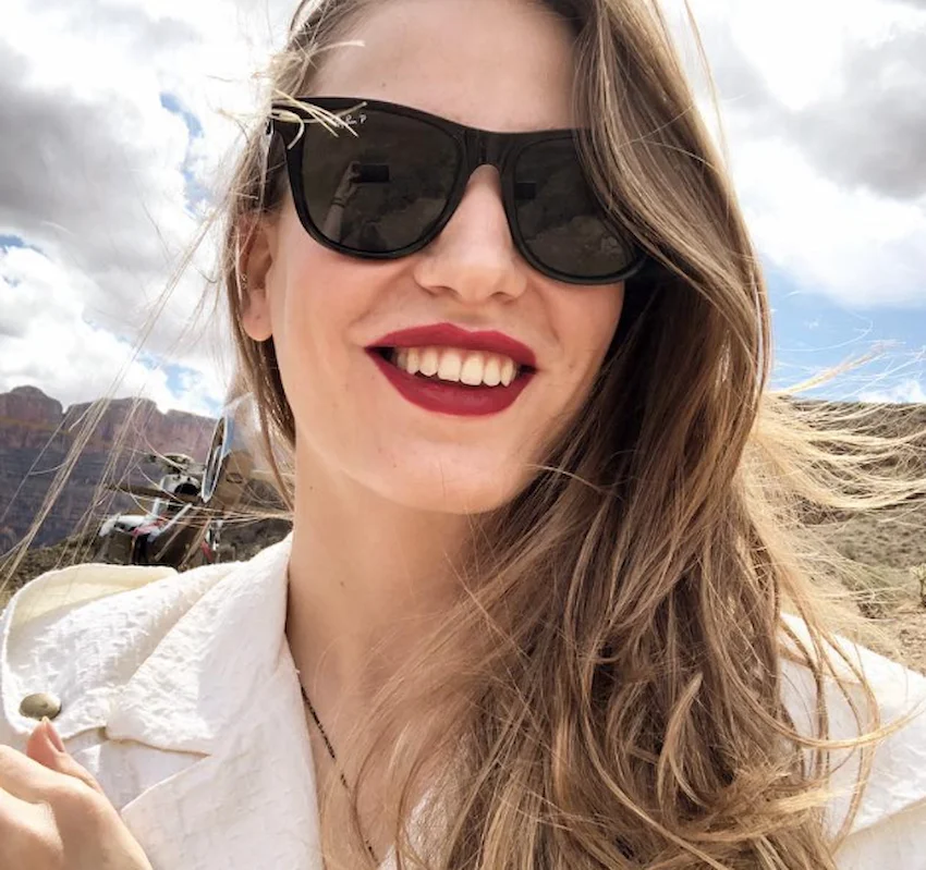 De glimlach van Serenay Sarıkaya: van natuurlijk tot stralend