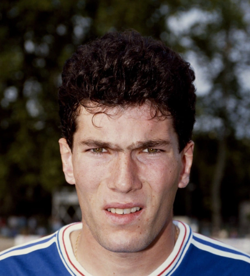 Zinedine Zidane’s Gebitsverzorgingstransformatie: Voor & Na
