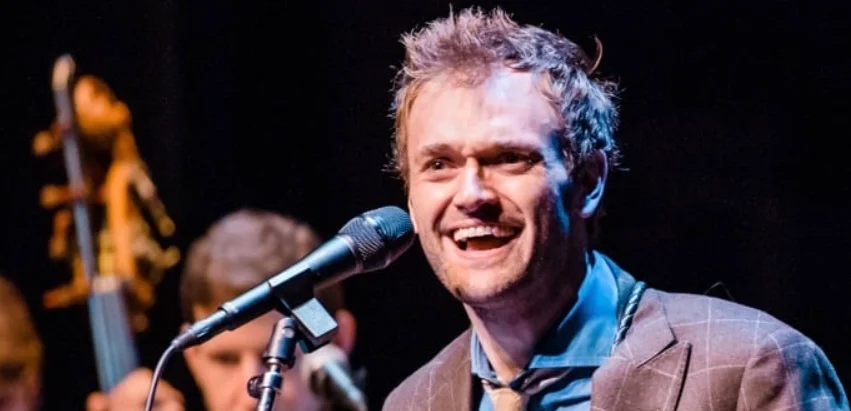 Chris Thile’s Teeth Transformation: Before and After | LEMA
