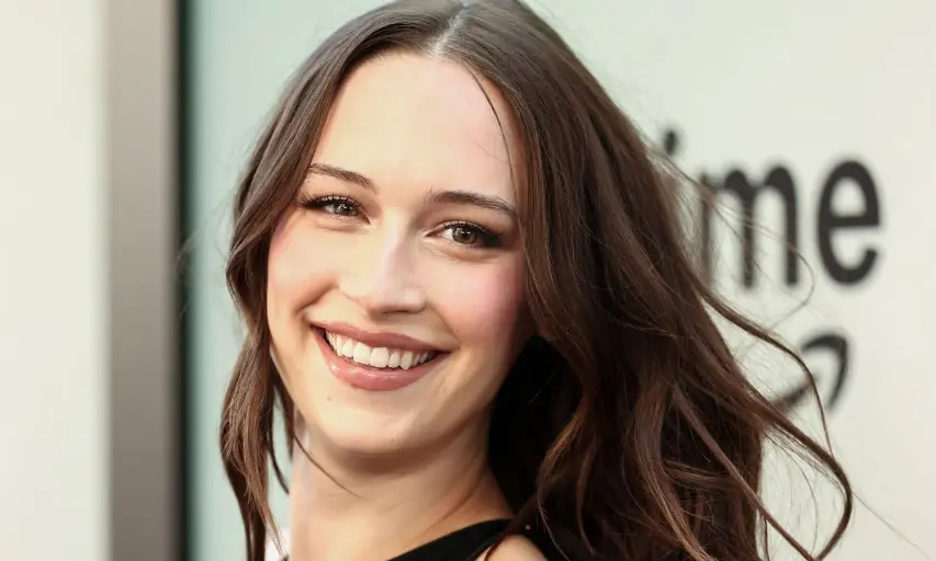 Elsie Hewitt Dents : a-t-elle eu une transformation hollywoodienne ...