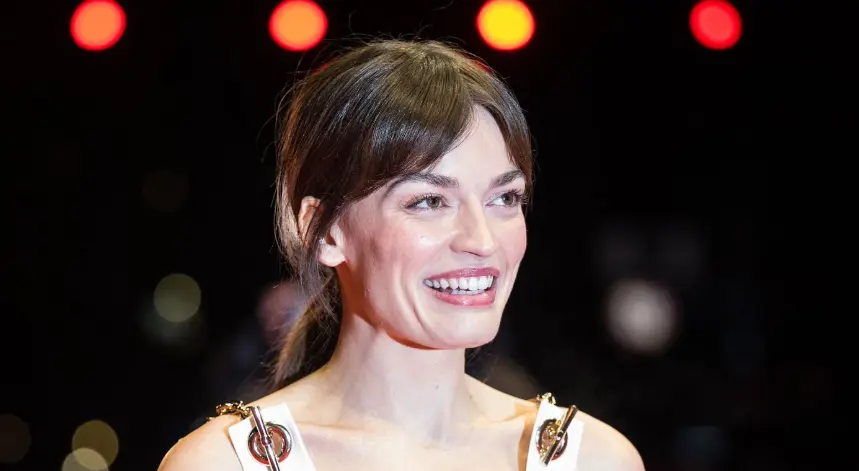 Emma Mackey's Teeth Transformation: Before and After | LEMA