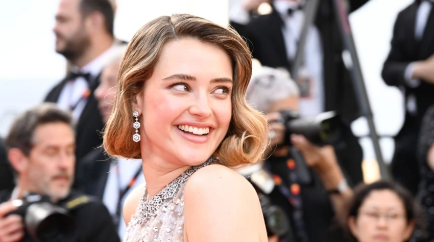 Călătoria zâmbetului a lui Katherine Langford: Înainte și după | Lema ...